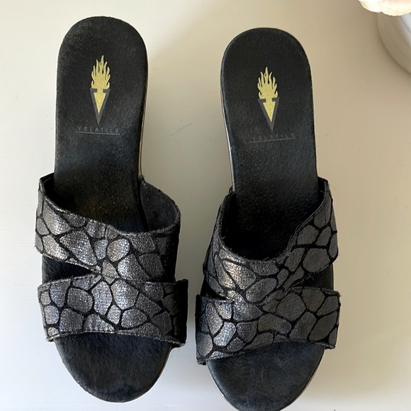 Volatile | Shoes | Volatile Wedge Heel Size 6 Black | Poshmark
